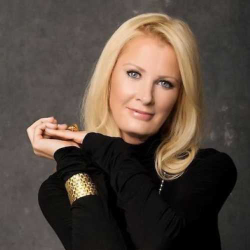 Sandra Lee Bio | Book for Speaking Engagements